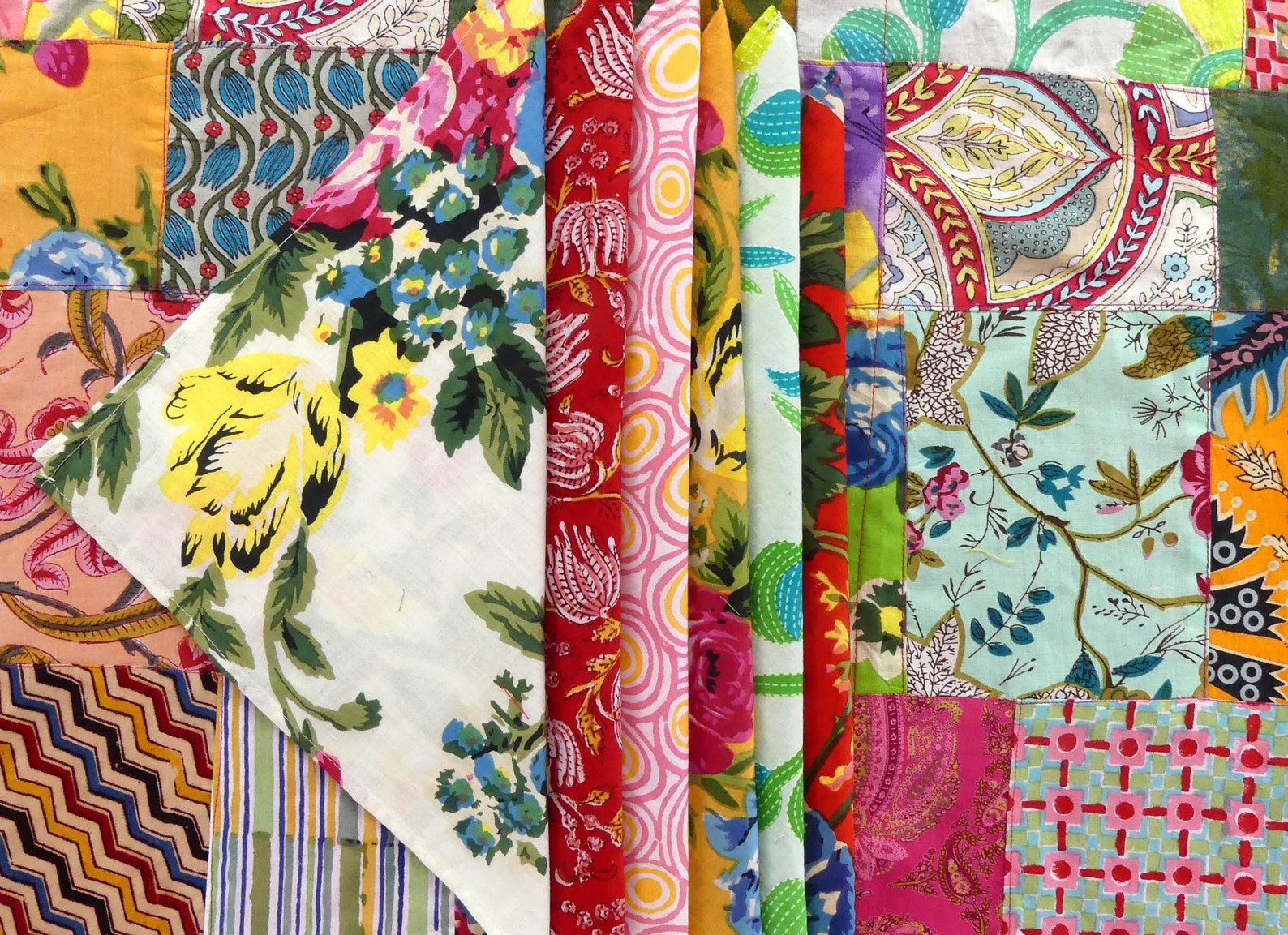 Tablecloth Patchwork Round for Table of 6 in Red and - Etsy