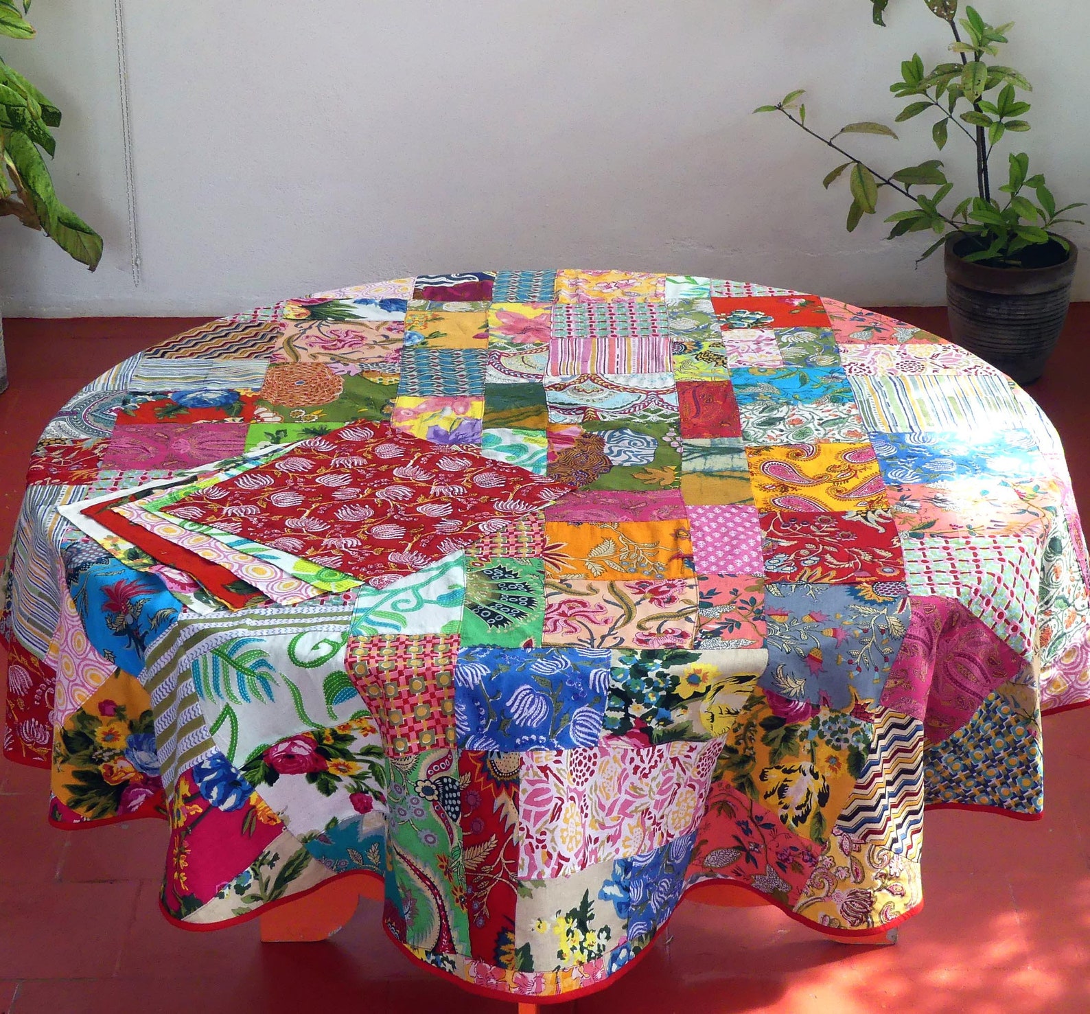 Tablecloth Patchwork Round for Table of 6 in Red and - Etsy