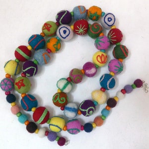 Multicolored Pearl Necklaces Embroidered in Felted Wool in 2 Different ...