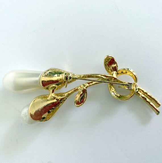 Large Pearl Brooch/3.25" tall x 1.75" wide Faux Pearl… - Gem