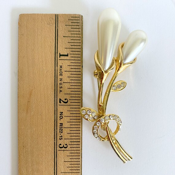 Large Pearl Brooch/3.25" tall x 1.75" wide Faux Pearl… - Gem