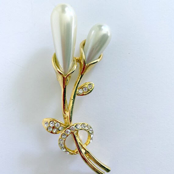 Large Pearl Brooch/3.25" tall x 1.75" wide Faux Pearl… - Gem