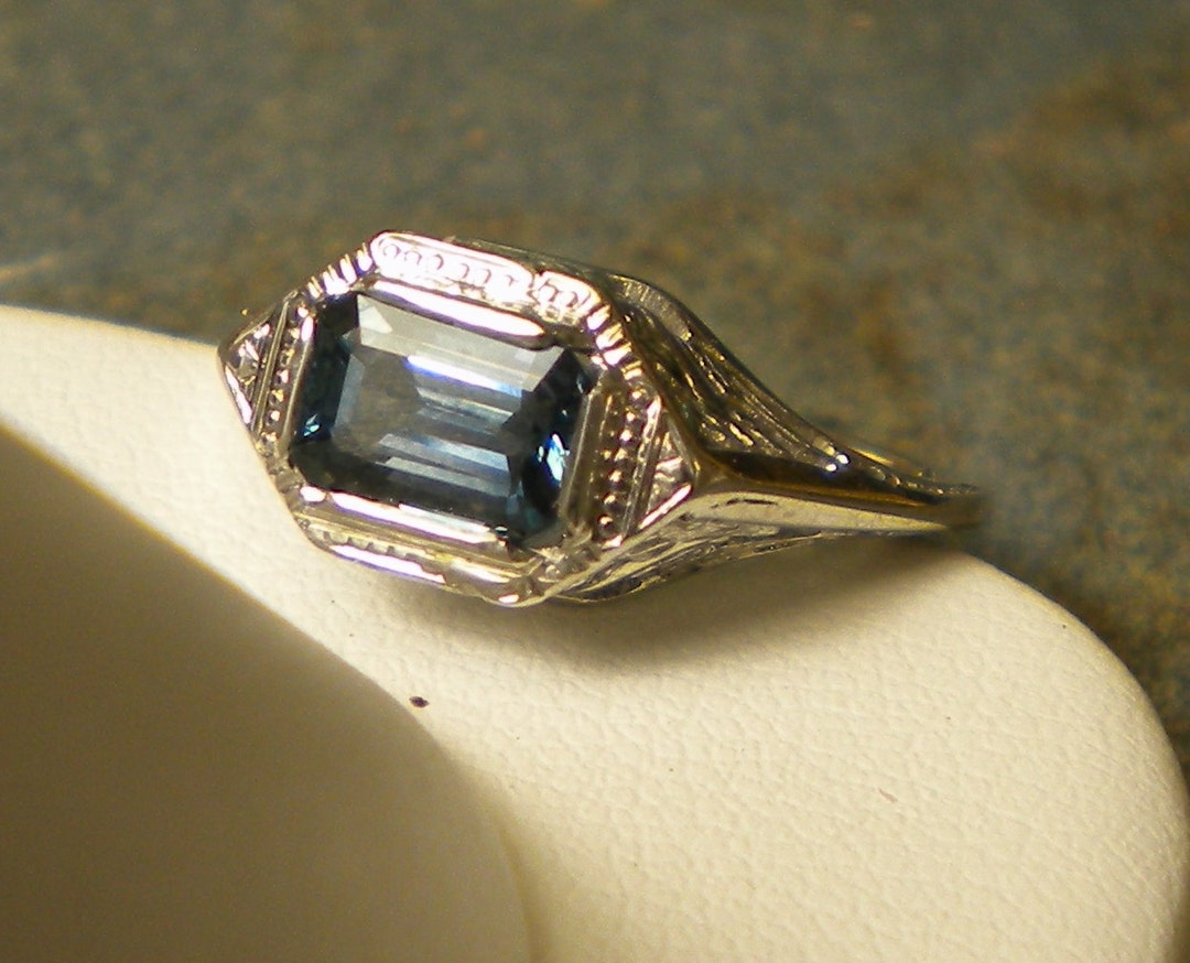 18K White Gold Rectangular Blue Sapphire Ring - Etsy