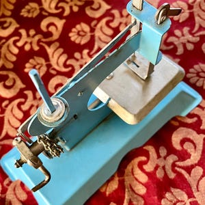 Absolutely Adorable Vintage Toy Sewing Machine in Vivid Blue With Chain ...