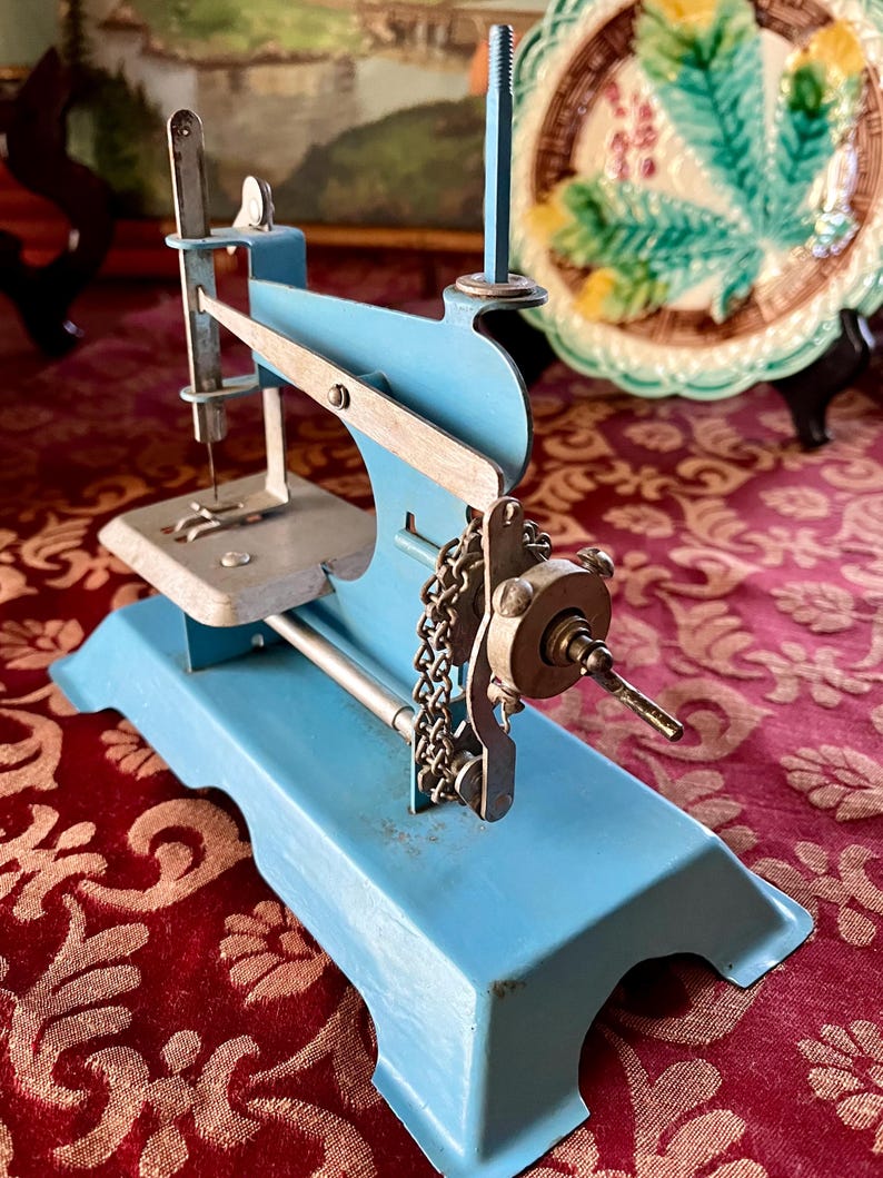 Absolutely Adorable Vintage Toy Sewing Machine in Vivid Blue With Chain ...