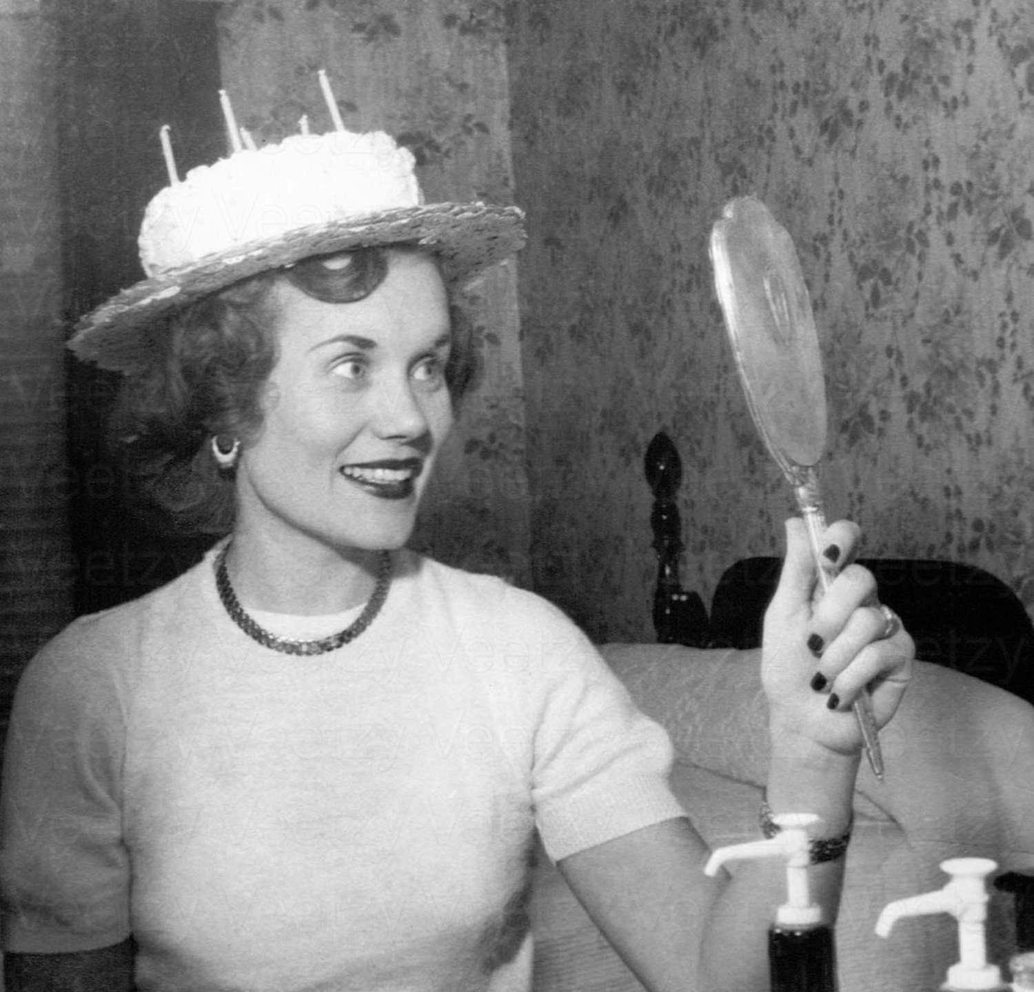Digital Download 1950s Woman Happy Birthday Hat Party Funny Young Chic ...