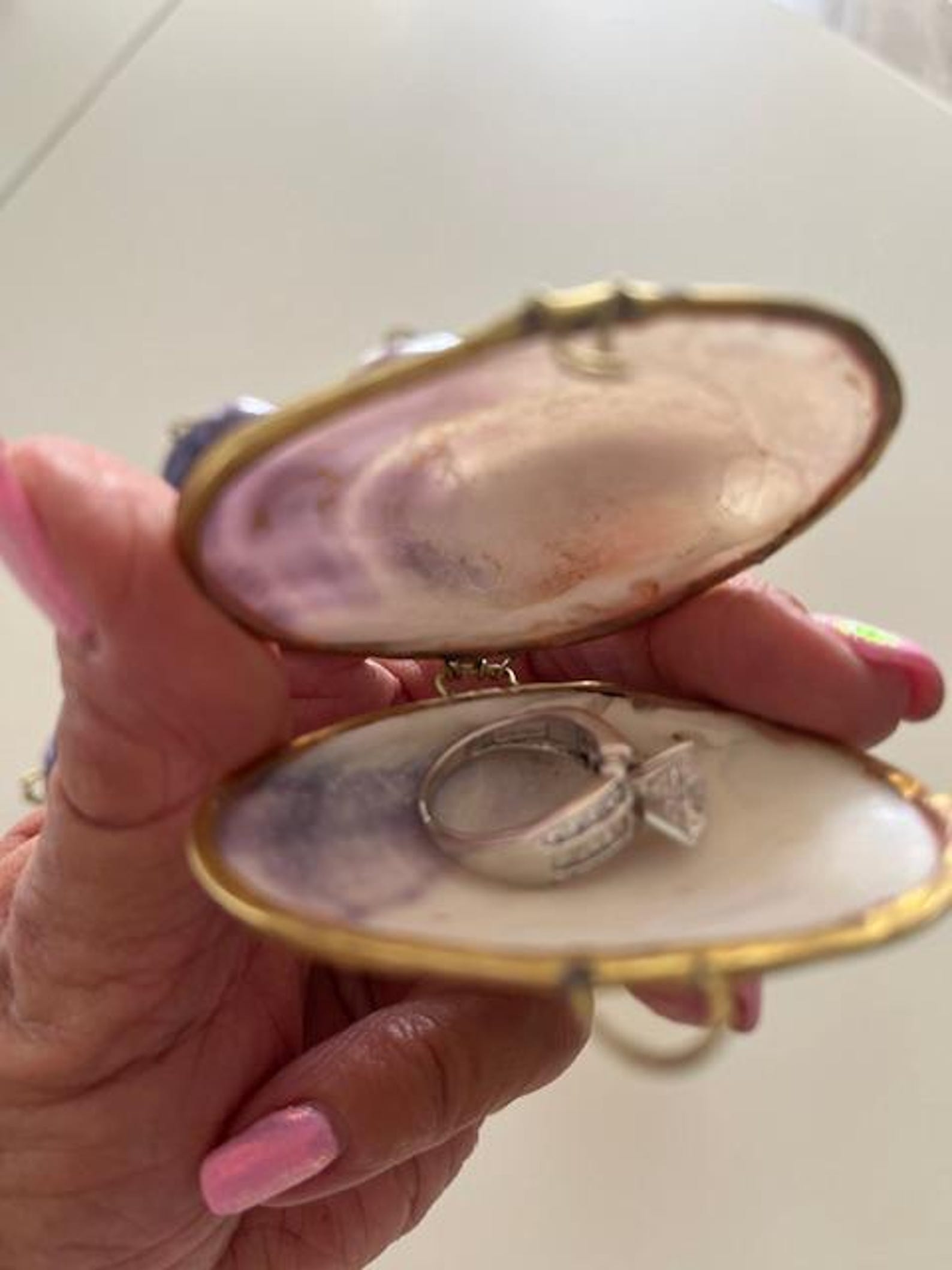 Shell Box - Seashell Ring Box /pill/coin Purse - Purple Clam Ring Box ...
