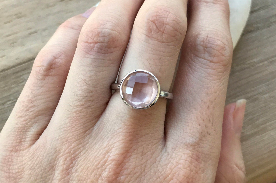Anillo redondo genuino de cuarzo rosa natural Anillo de pila de cuarzo ...