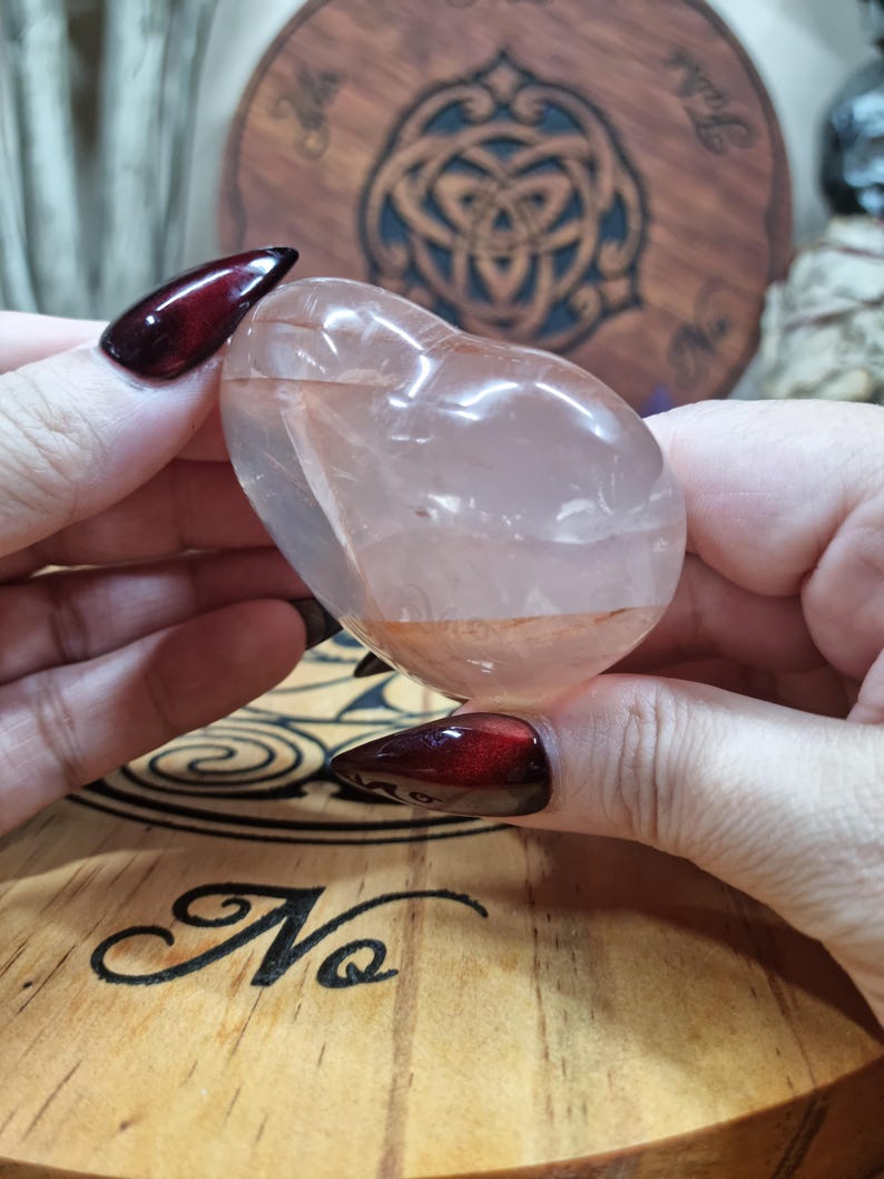 Fire Quartz Heart Crystal Palm Stone Red Hematoid Quartz With Flash ...