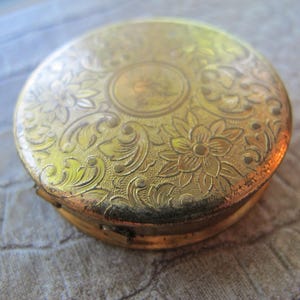 KIGU Made in England Small Bold Tone Flower Scroll Tiny Little Compact ...