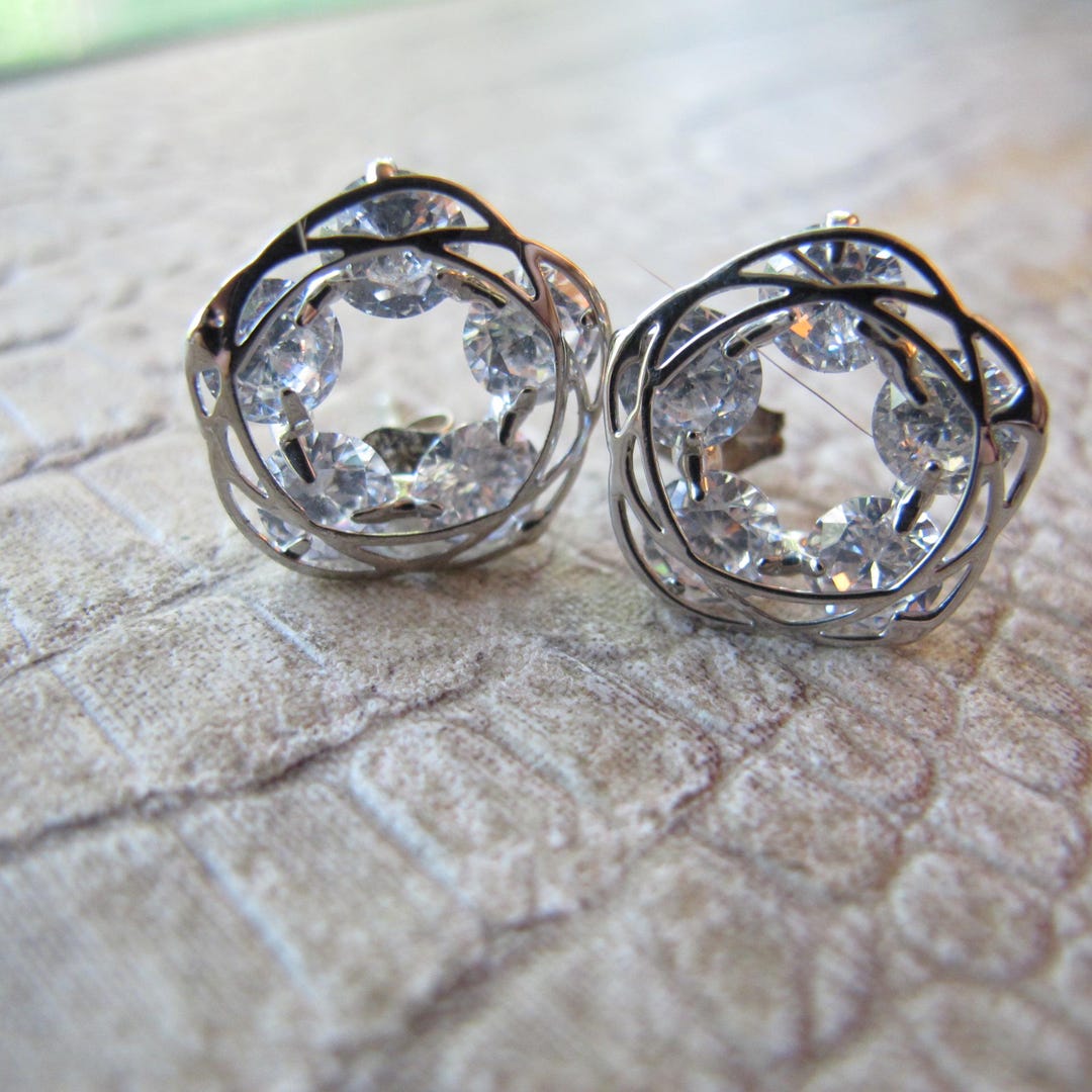 Five Diamond-look Diamante CZ Stones Set in a Circle Forever Design ...