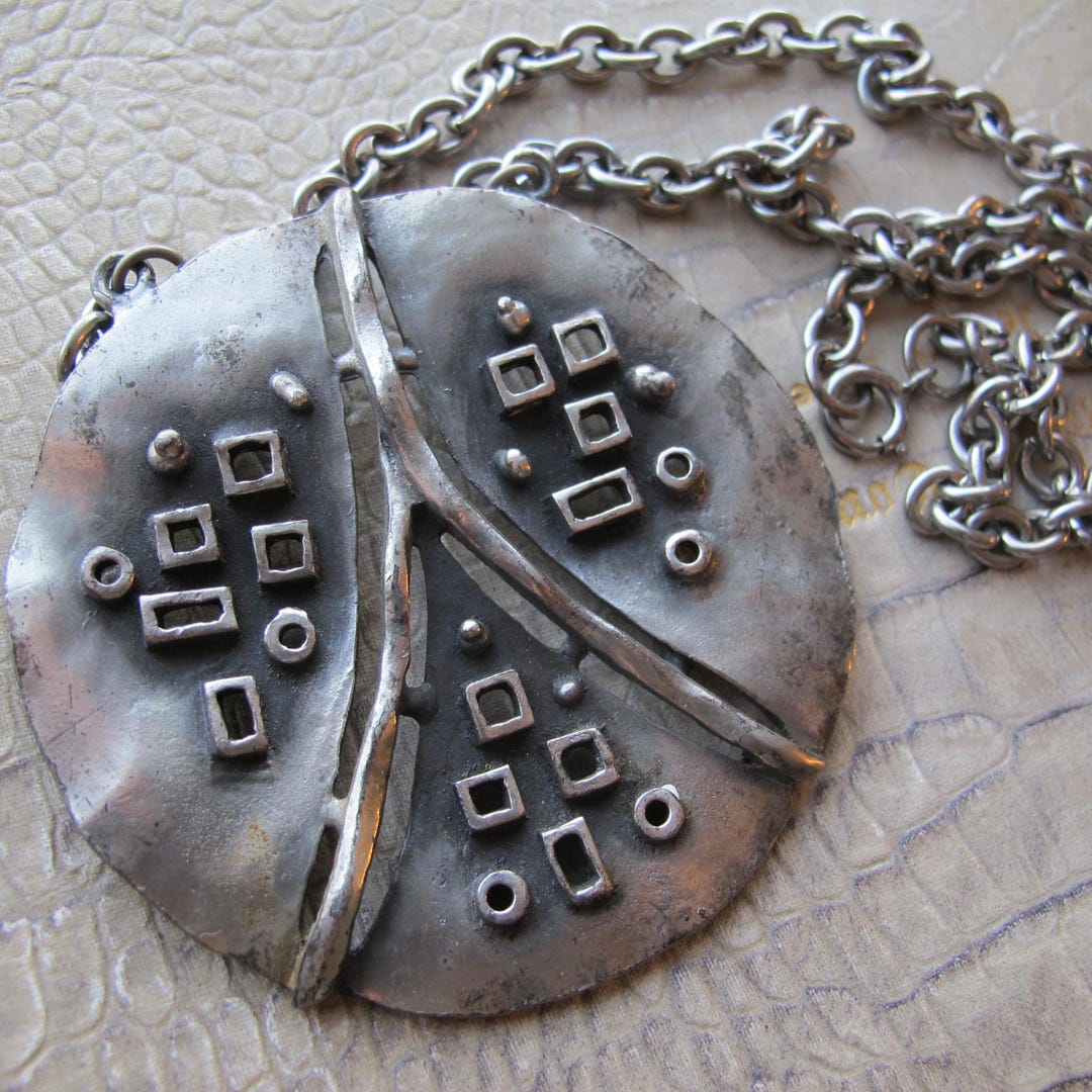 70s Silver Tone Brutalist Costume Fashion Medallion Pendant Chain Link ...