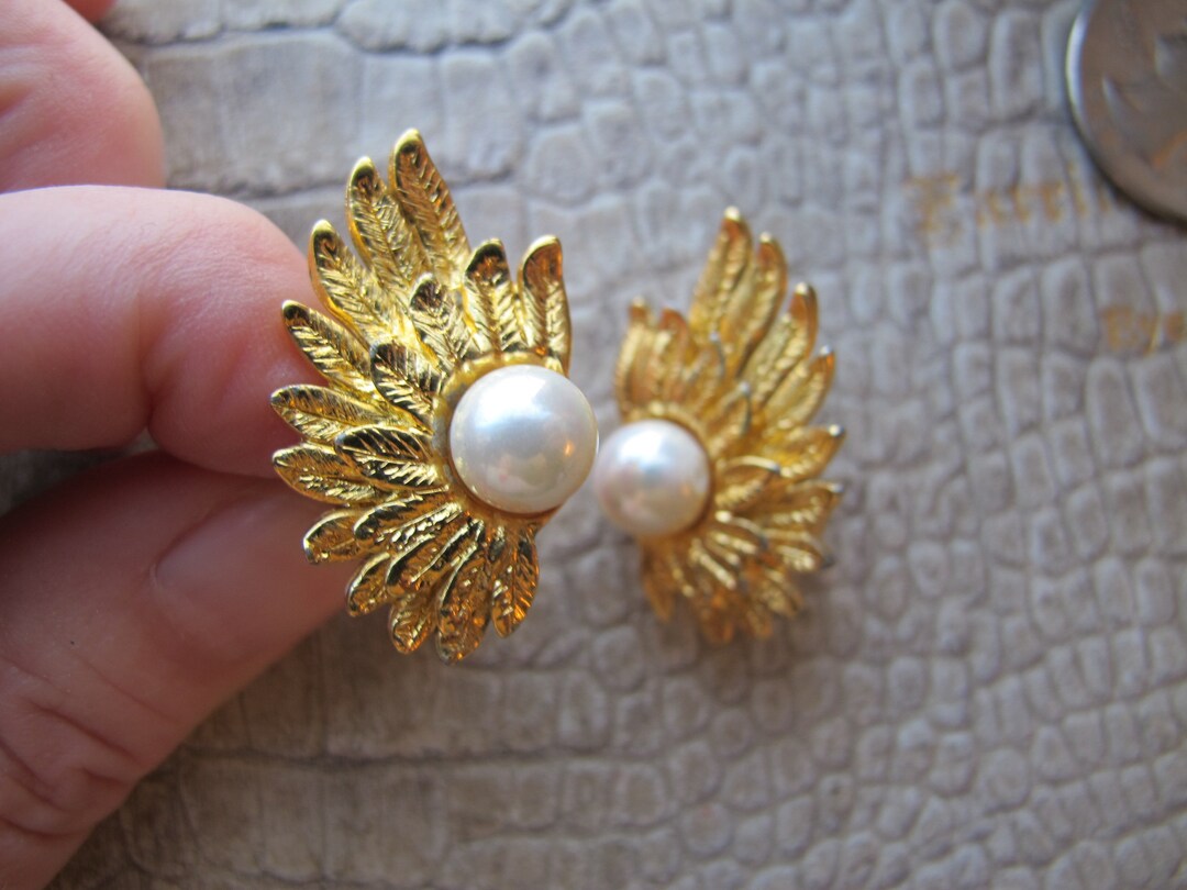 Ann Hand Feather Gold Tone & Pearl Clip Back Earrings. - Etsy