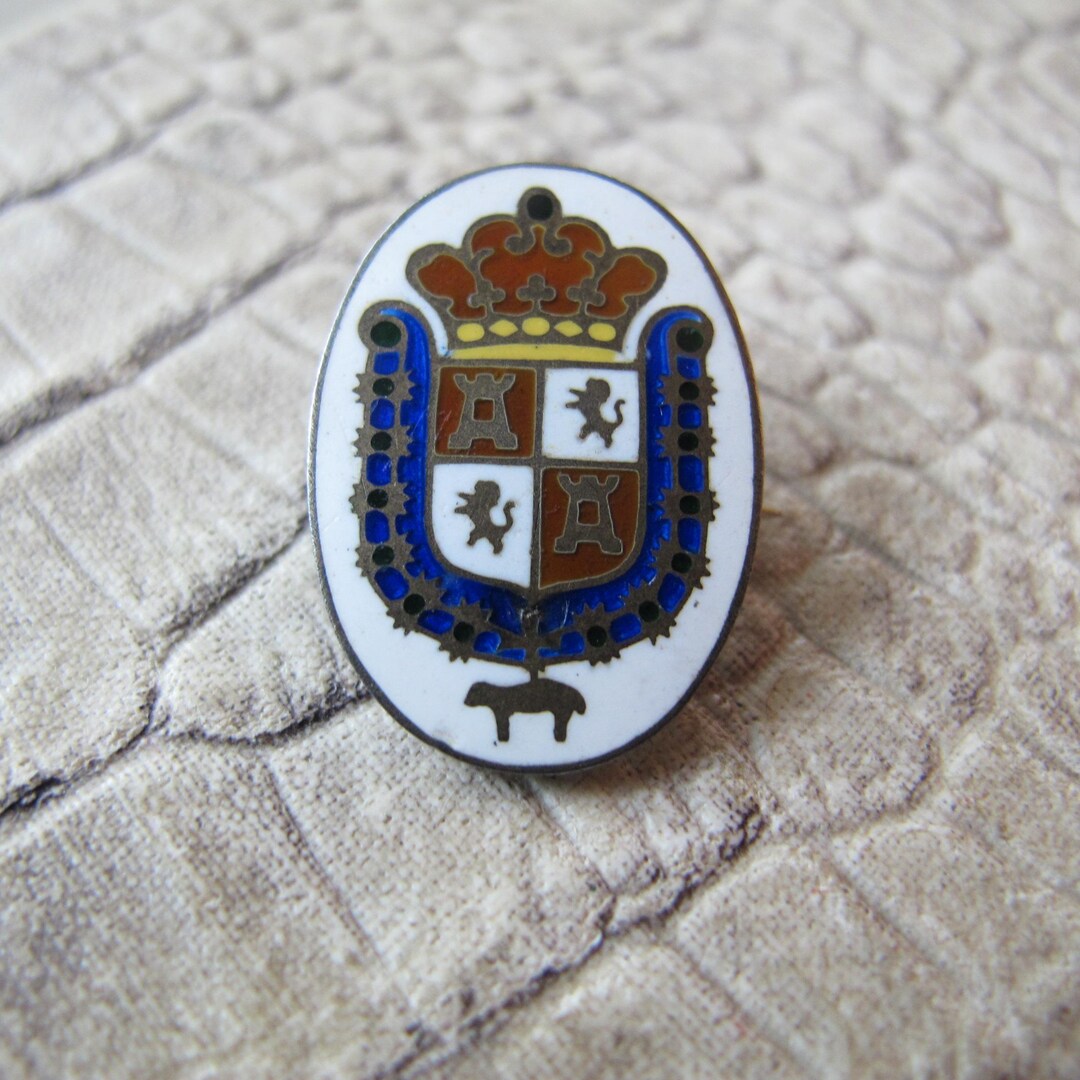 Heraldic Castillo Leon Crest Shield, Coat of Arms, Pin Badge, Grand ...