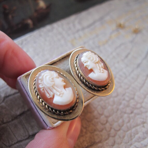 Victorian Revival Italian Carved Shell Cameo Gold Fi… - Gem