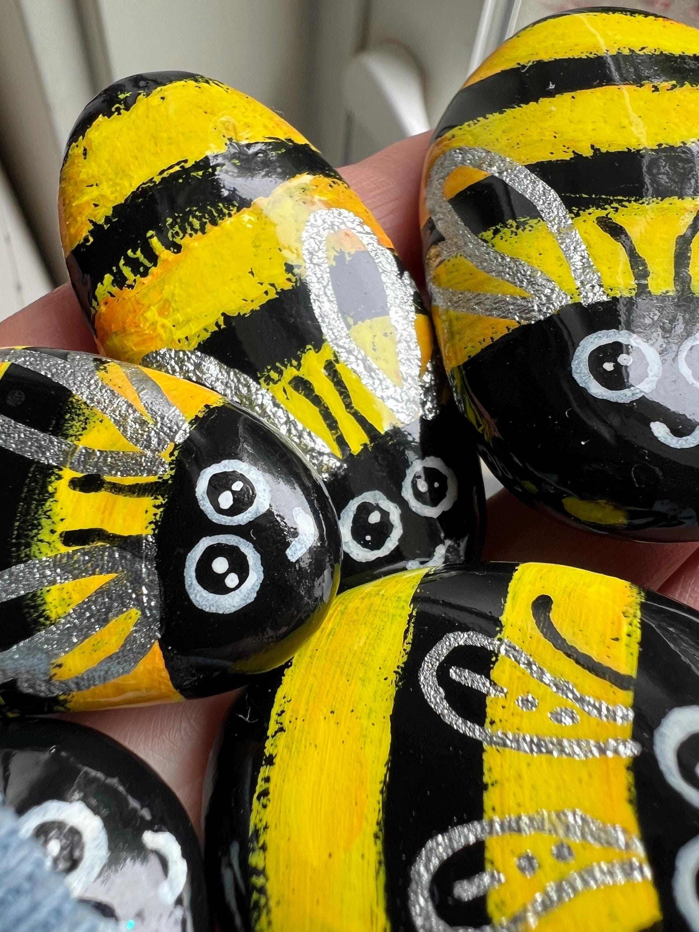 Bee Painted Rocks, Resin Coated Bumble Bee Garden Decor, Set of 5 - Etsy