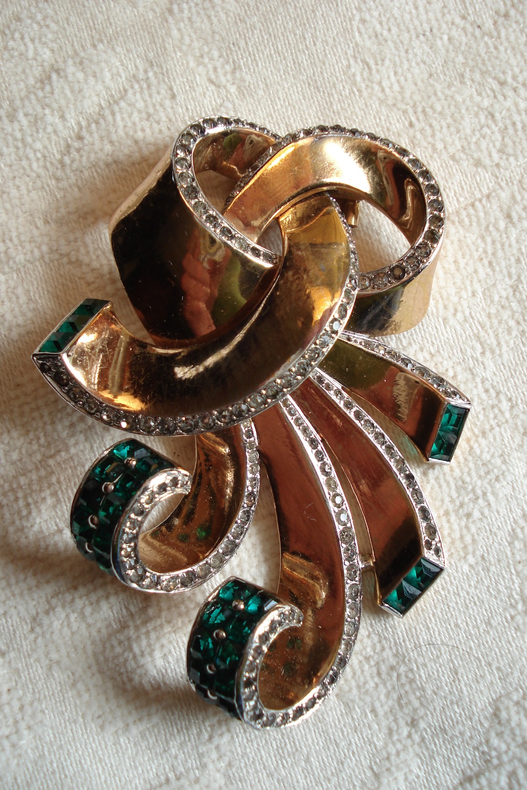 Boucher Gold Plated Green Crystal and Rhinestone Ribbon Fur Clip or ...