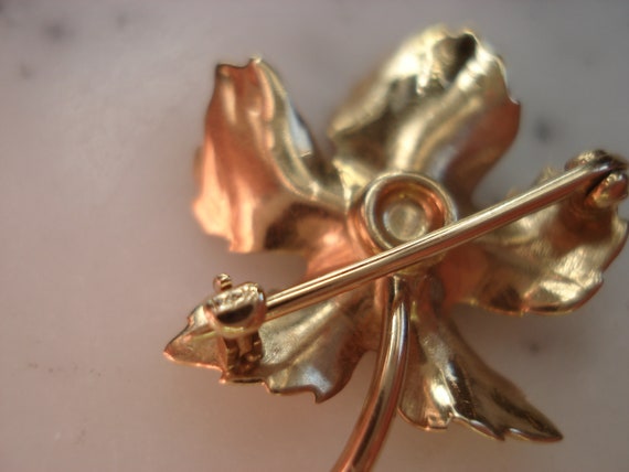 Small 14K Gold Maple Leaf Pin - Gem