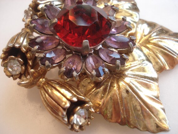 1940's Large Gold Tone Leaf and Ruby Red Rhinestone P… - Gem