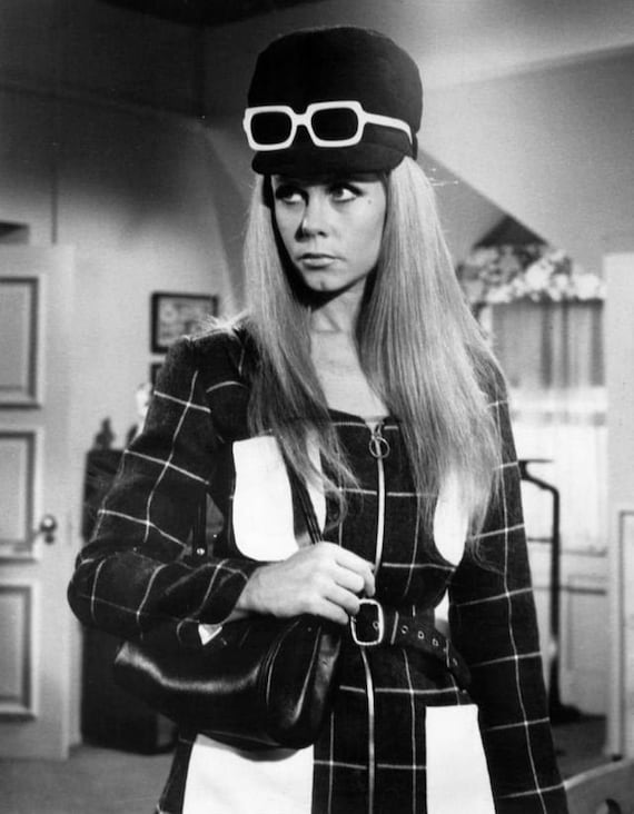 Elizabeth Montgomery As Witch Samantha On Bewitched 1968 8x10 Etsy