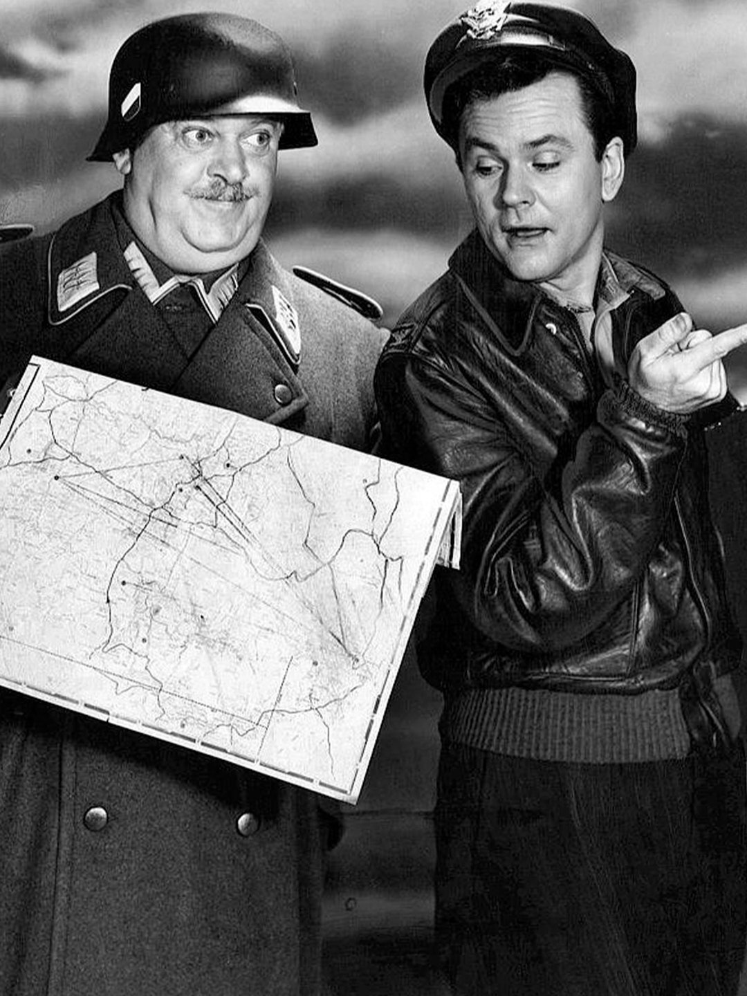 Bob Crane (col Hogan), John Banner (sgt Schultz) in Hogan's Heroes 1965 ...
