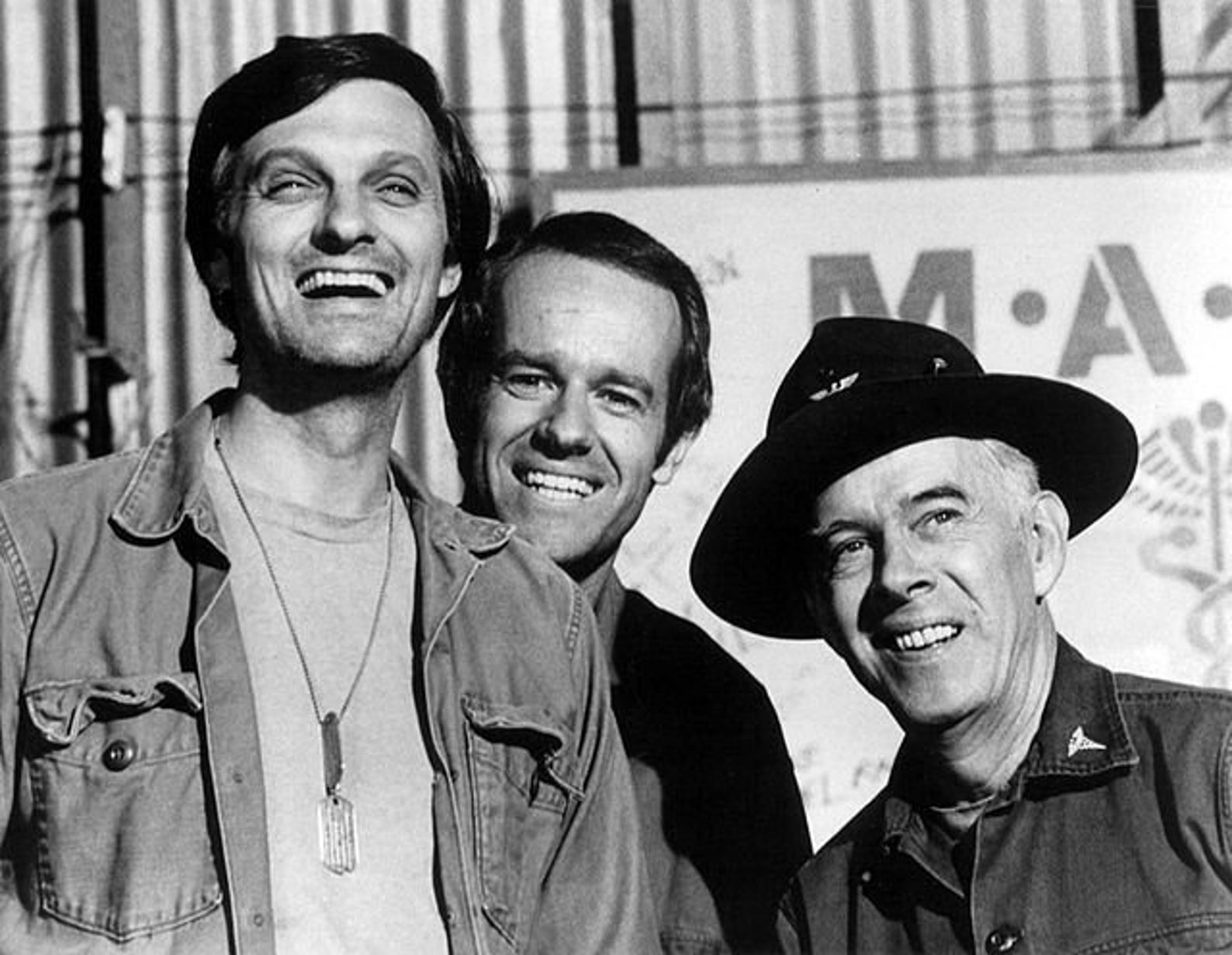 MASH Tv Cast Hawkeye (alan Alda) BJ Hunnicutt ( Mike Farrell) Sherman ...