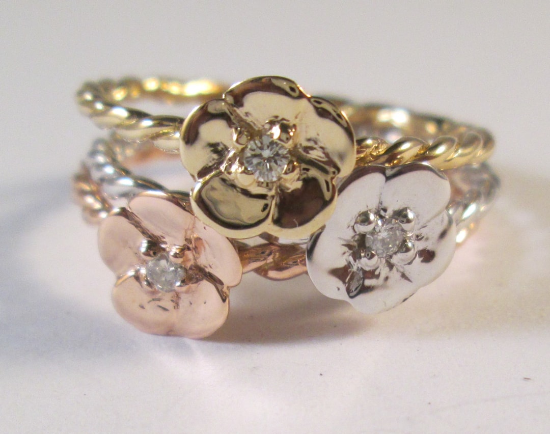 14KT Tricolor Flower Rings With Diamonds - Etsy