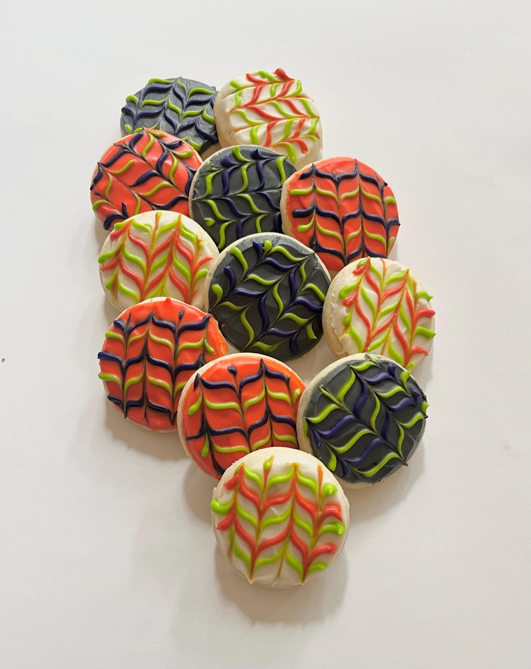 Classic Round Sugar Cookies / Frosted Cookies With Buttercream Frosting ...