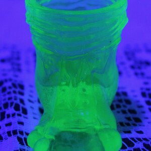 Boyd Glass Company Vaseline/uranium Baby's Boot Made in 1998-2003 - Etsy