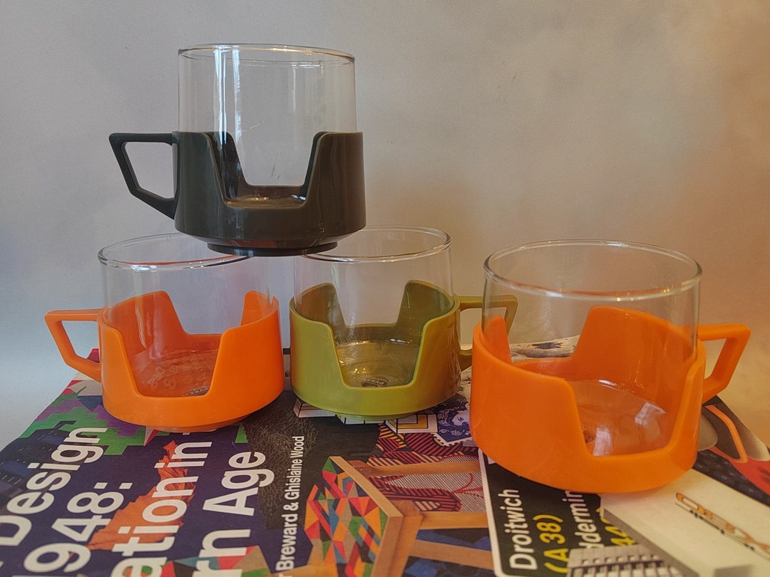 Set of 4 1960's Plastic and Glass Pyrex Tea Cups/ Mixed Colour Drink up ...