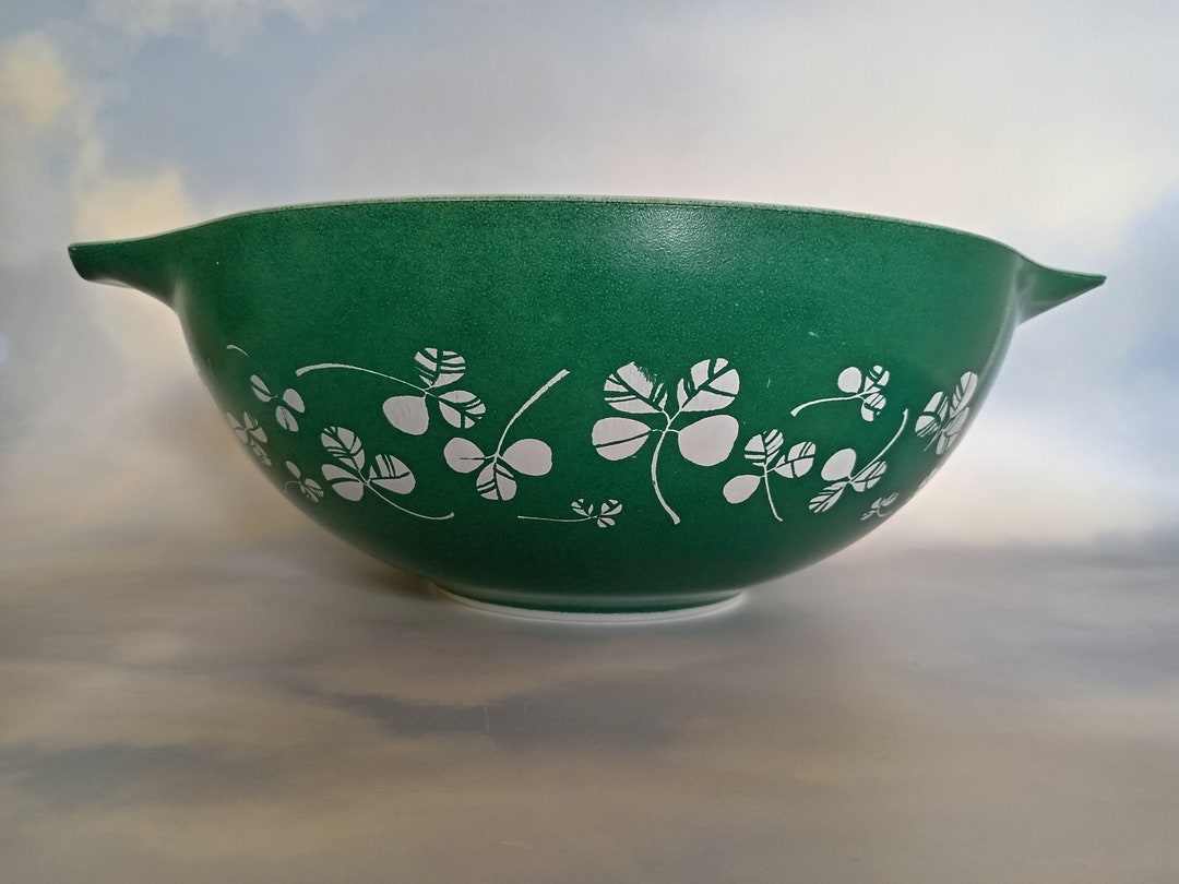 Large Pyrex Green "four Leaf Clover" ' Mixing Bowl - Etsy