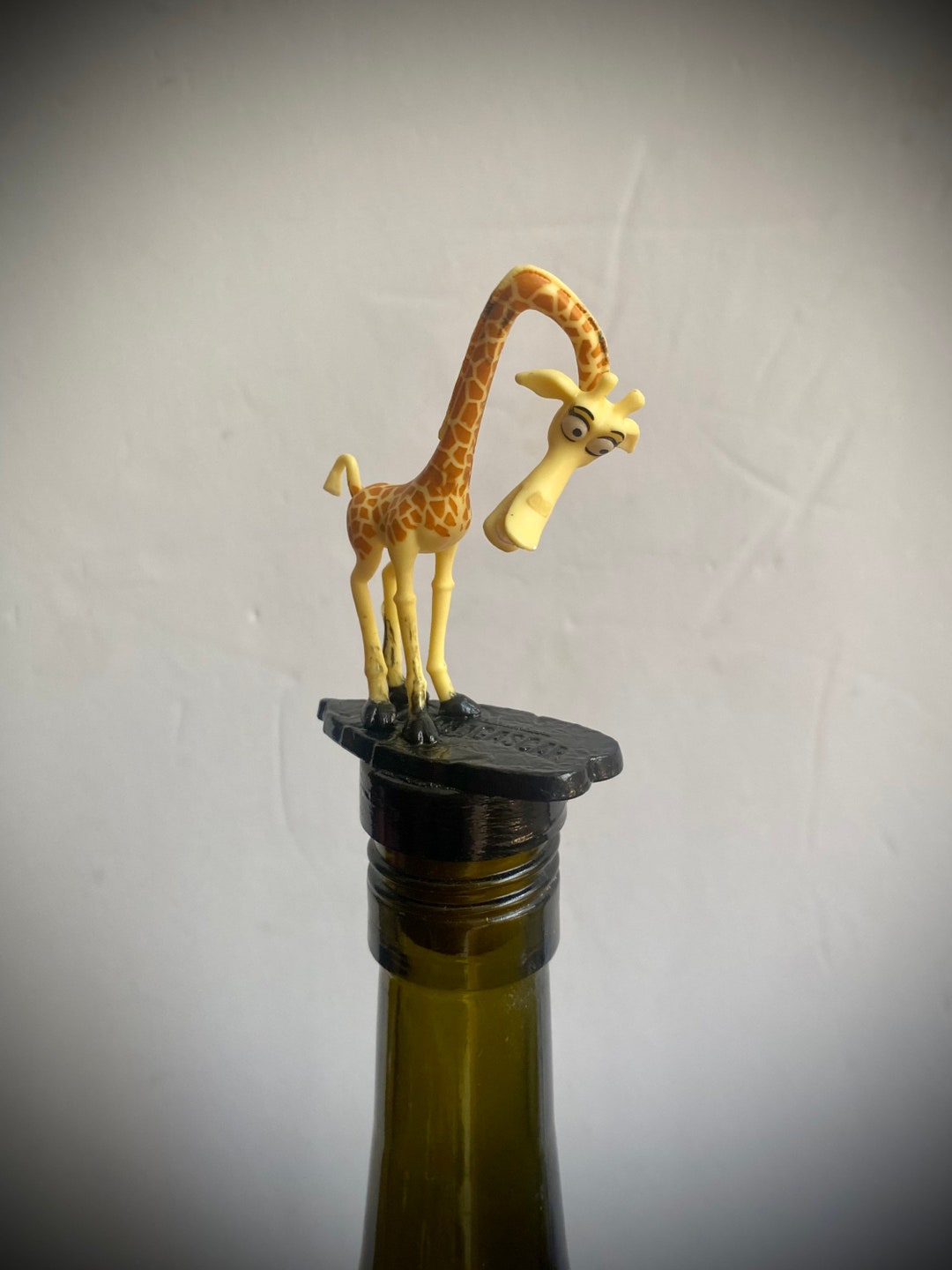 Fun Cartoon Giraffe Bar and Wine Gift. Unique Bottle Stopper for Wine ...