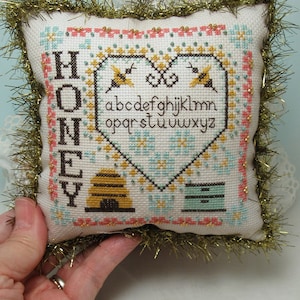 Honey Heart - Bee Cross Stitch Pattern - Pdf Download by Kiralyns ...