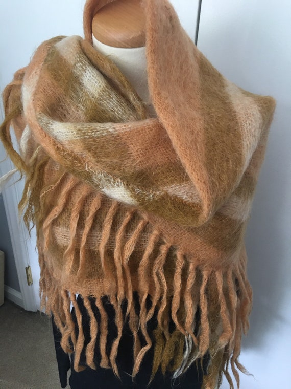 Vintage wool shawl. - Gem
