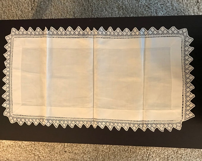 Vintage Table Runner With Crochet Trim // 30 Inches by 15.5 Inches - Etsy