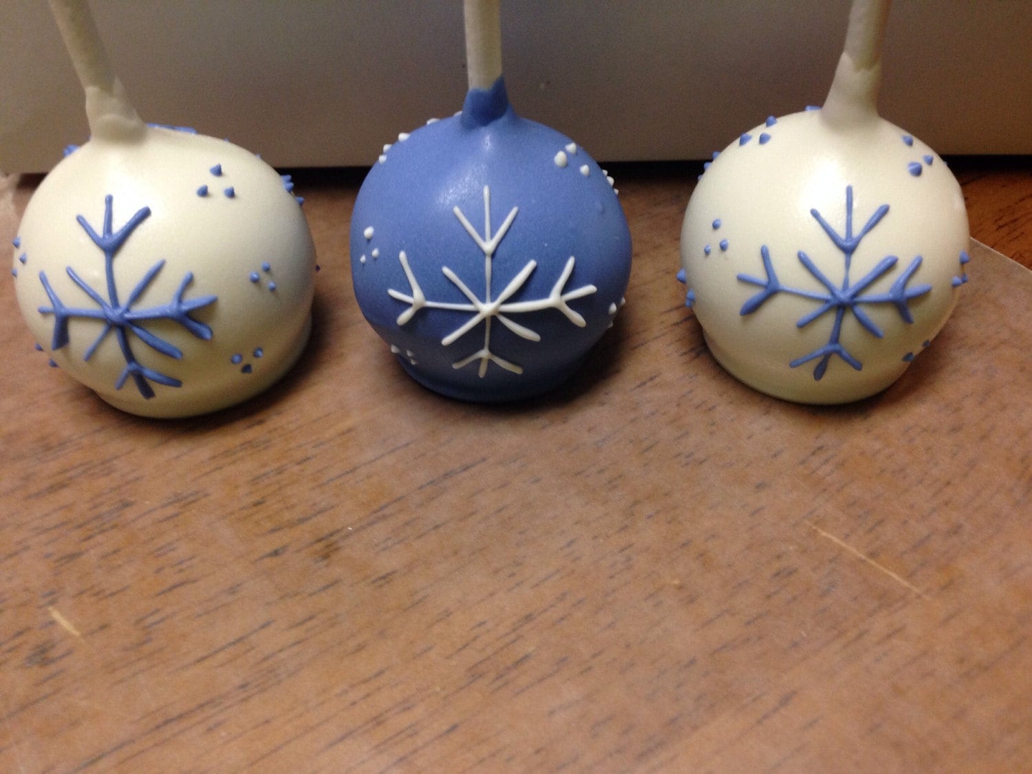 Snowflake Cake Pops