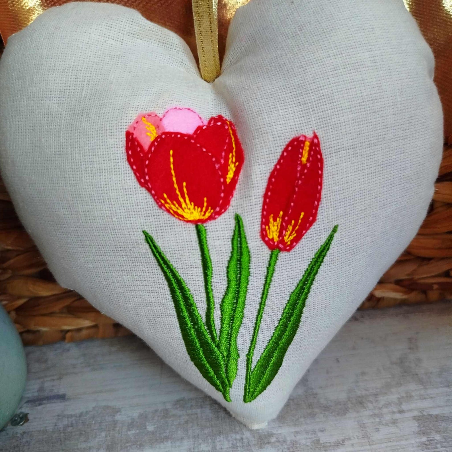 ITH Tulip Heart Machine Embroidery Design - Instant Download File - Etsy
