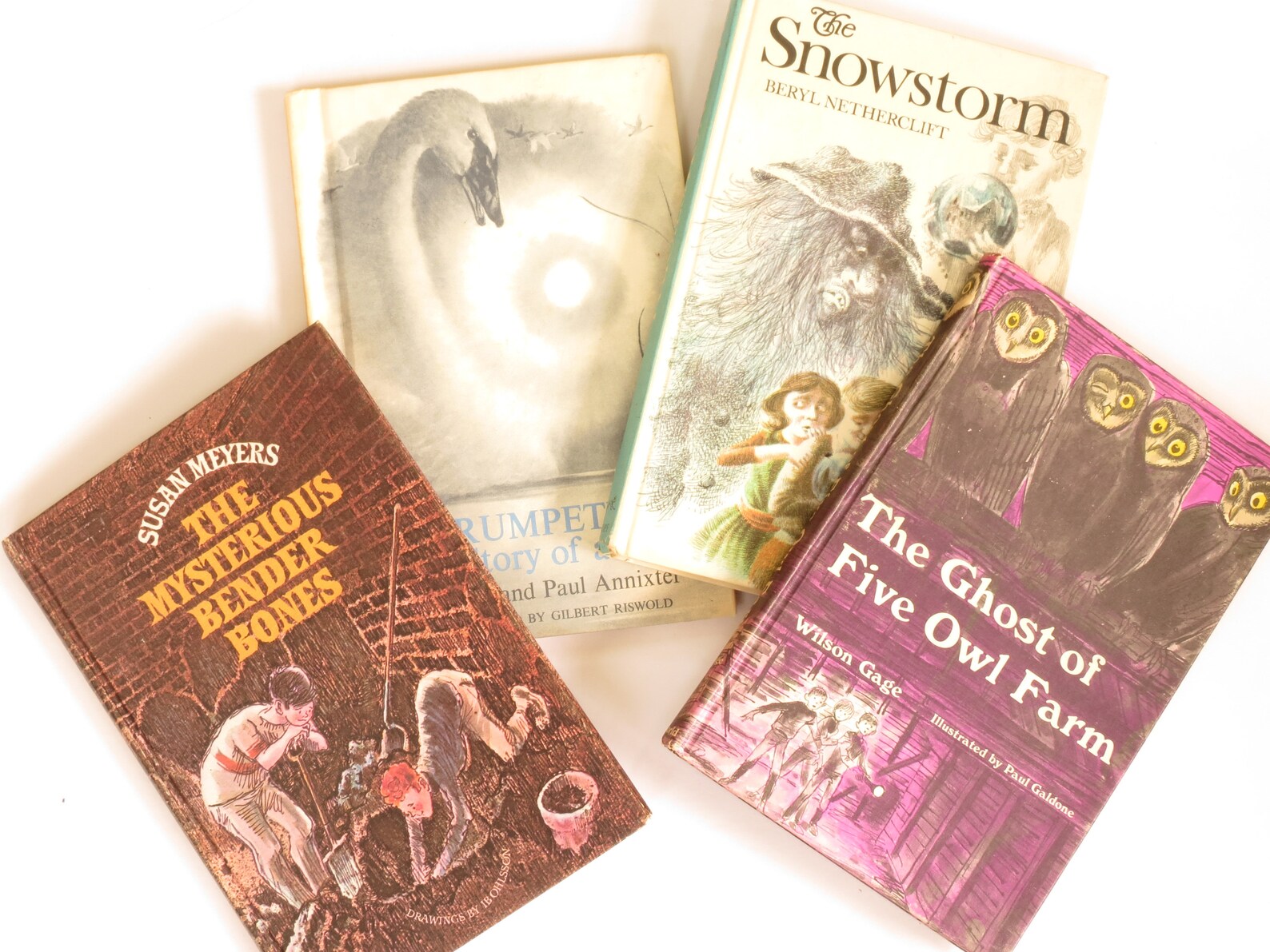 Stack of Vintage Weekly Reader Book Club Books 60s 70s Weekly Rear ...