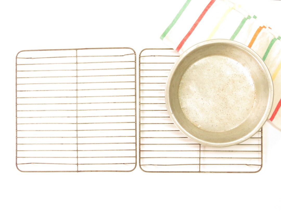 Pair of Vintage Wire Cooling Racks - Old Metal Racks - Vintage Cake Pan ...