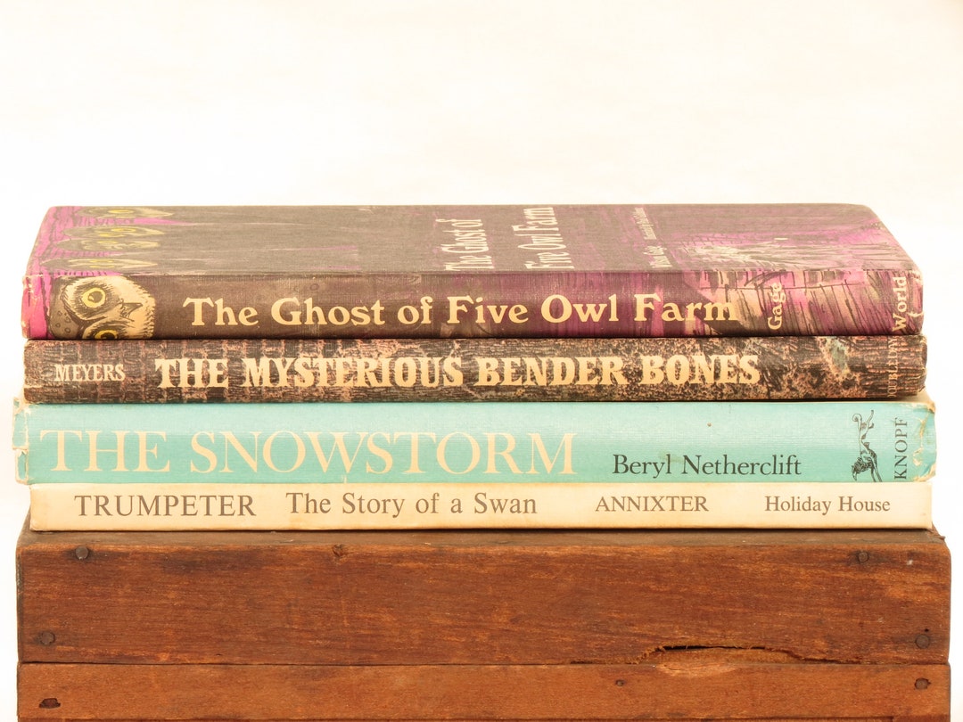 Stack of Vintage Weekly Reader Book Club Books - 60s - 70s Weekly Rear ...