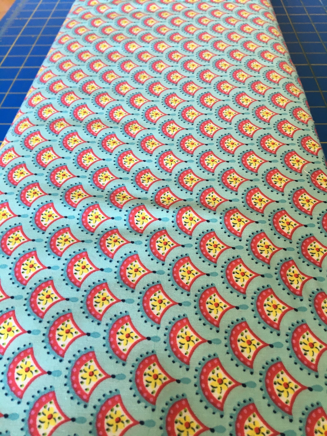 Clothworks Cotton Fabric Tuli Fan in Aqua and Pink With Small Fans Half ...