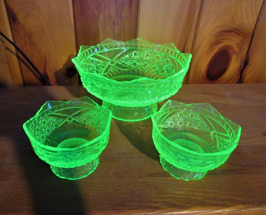 VASELINE GLASS Yellow Daisy and Button Depression Glass, Richards and ...