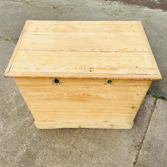 Victorian style blanket box store