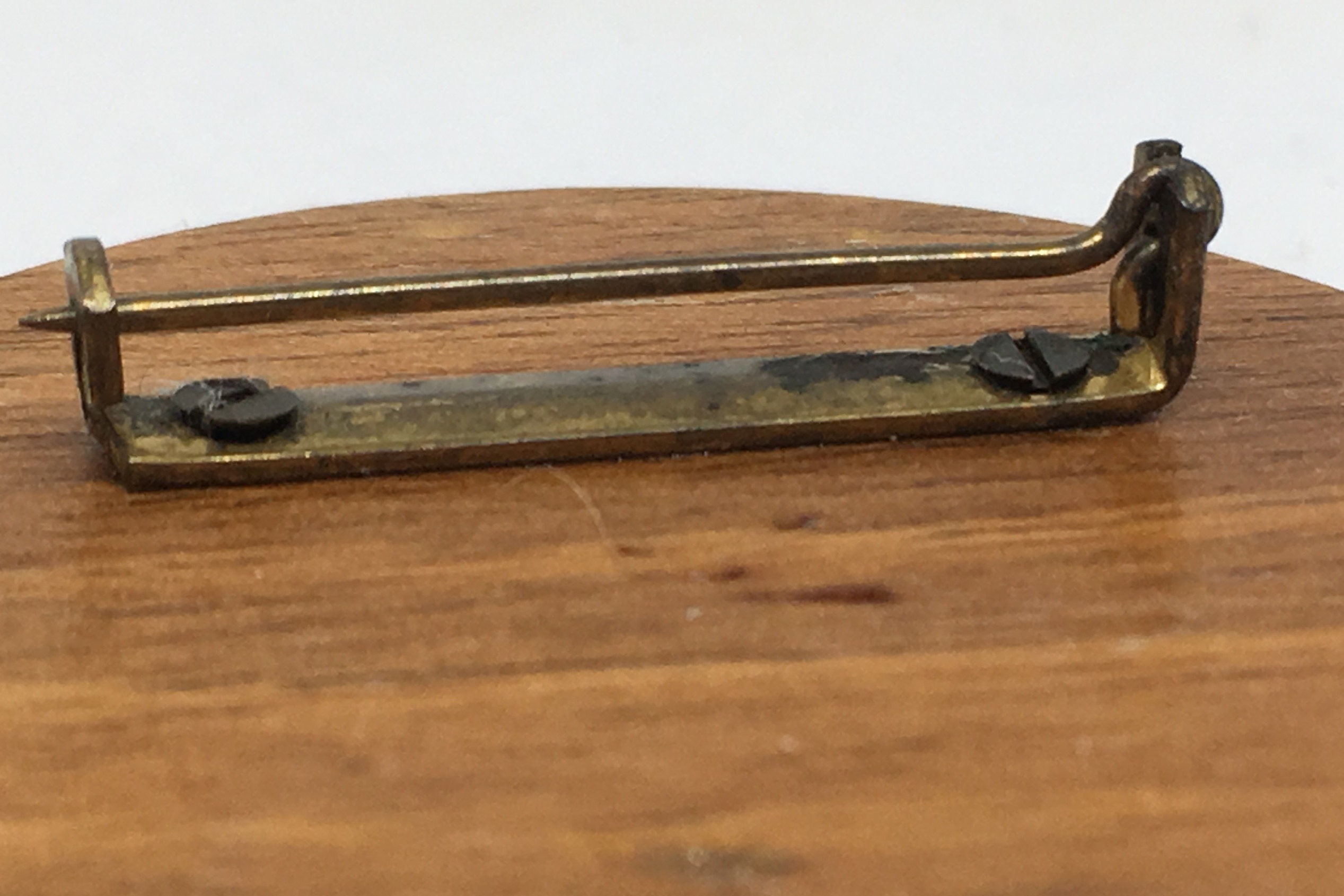 Vintage Wood Handcrafted Carved Pin Brooch Unsigned or - Etsy.de