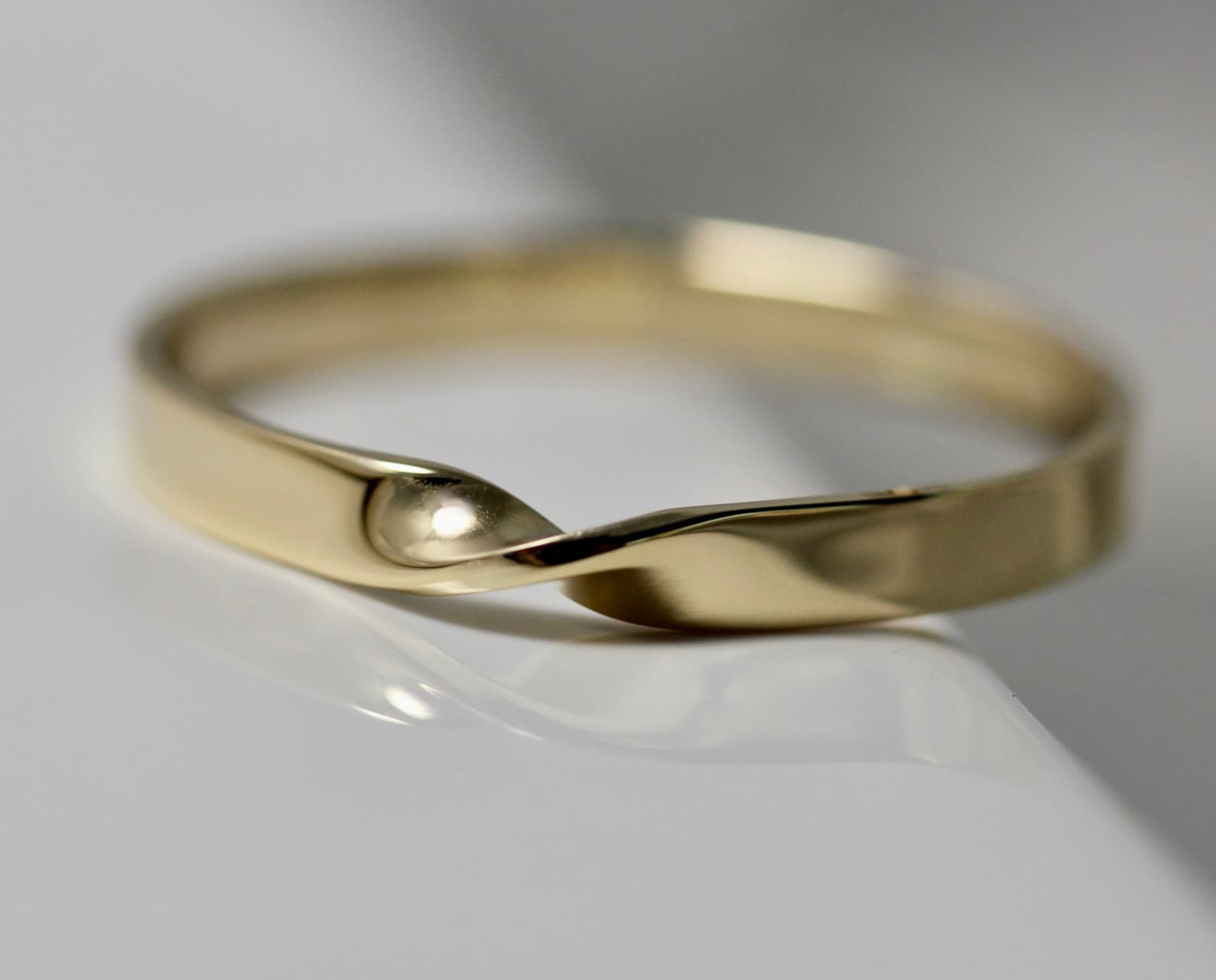 Mobius Ring 18k Solid Yellow Gold Single Twist Band 3mm X 1mm Flat ...
