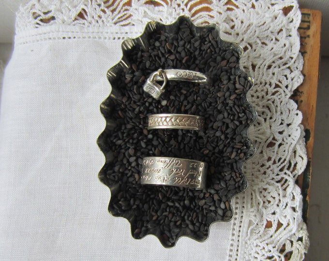 Small Oval Ring Display Ring Dish ONE Vintage Tart Pan - Etsy