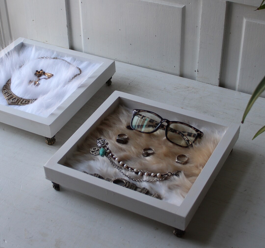 ONE Fur Display Tray With Metal Feet - Fawn OR White Faux Fur - Wooden ...