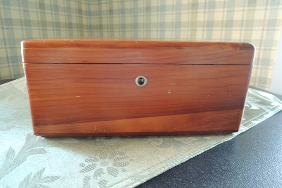 lane cedar chest miniature - Gem