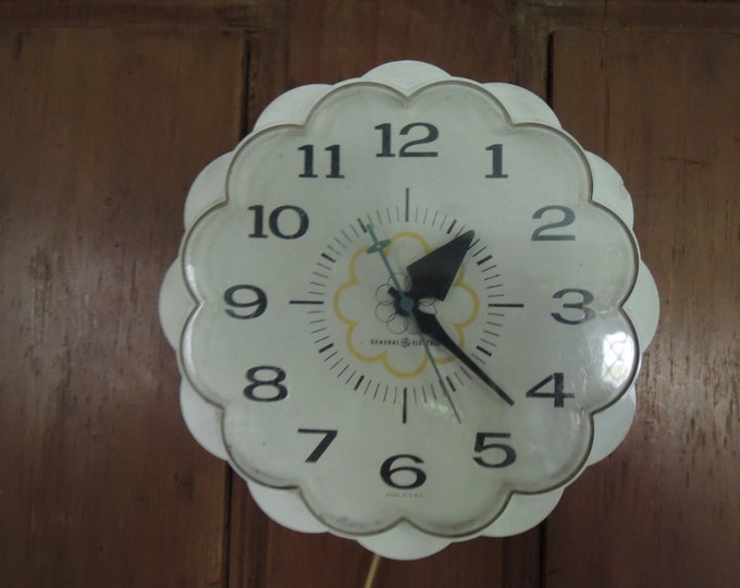 GE WALL CLOCK, Vintage Daisy White, Electric Kitchen Clock, Craft Room ...