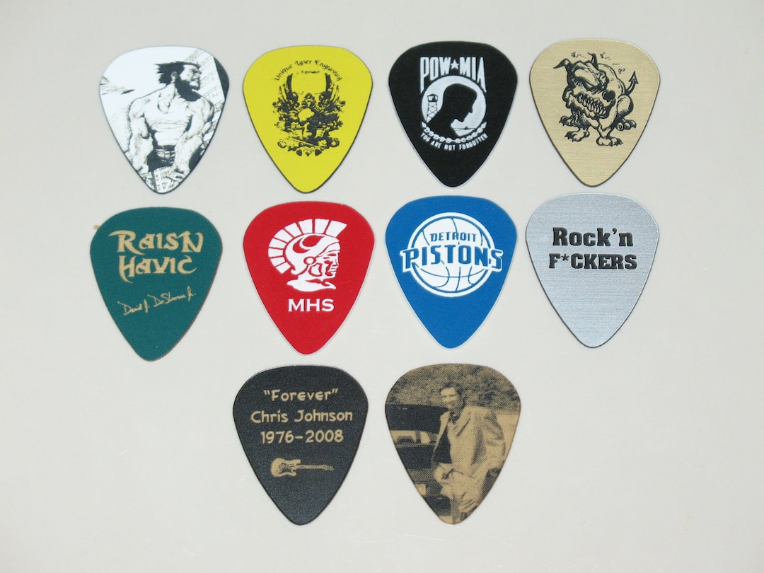 Twenty-five (25) Brand New Custom Personalized Engraved Guitar Picks ...